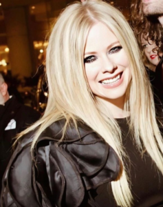 Avril Lavigne Bio, Wiki, Career, Age, Height, Boyfriend, Net Worth, Parents