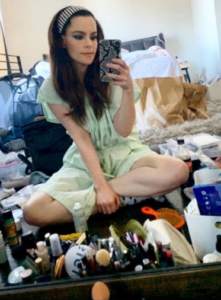Emily Hampshire Bio, Career, Age, Height, Dating, Net Worth, Parent, Wiki